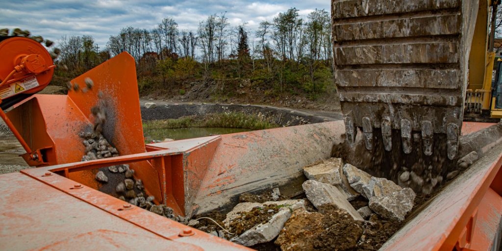 Maintaining the Hopper Feeder & Grizzly Deck | Eagle Crusher