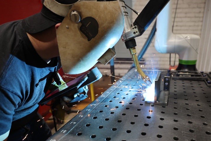 The Innovative Use of Cobots in the Manufacturing Industry - Eagle Crusher